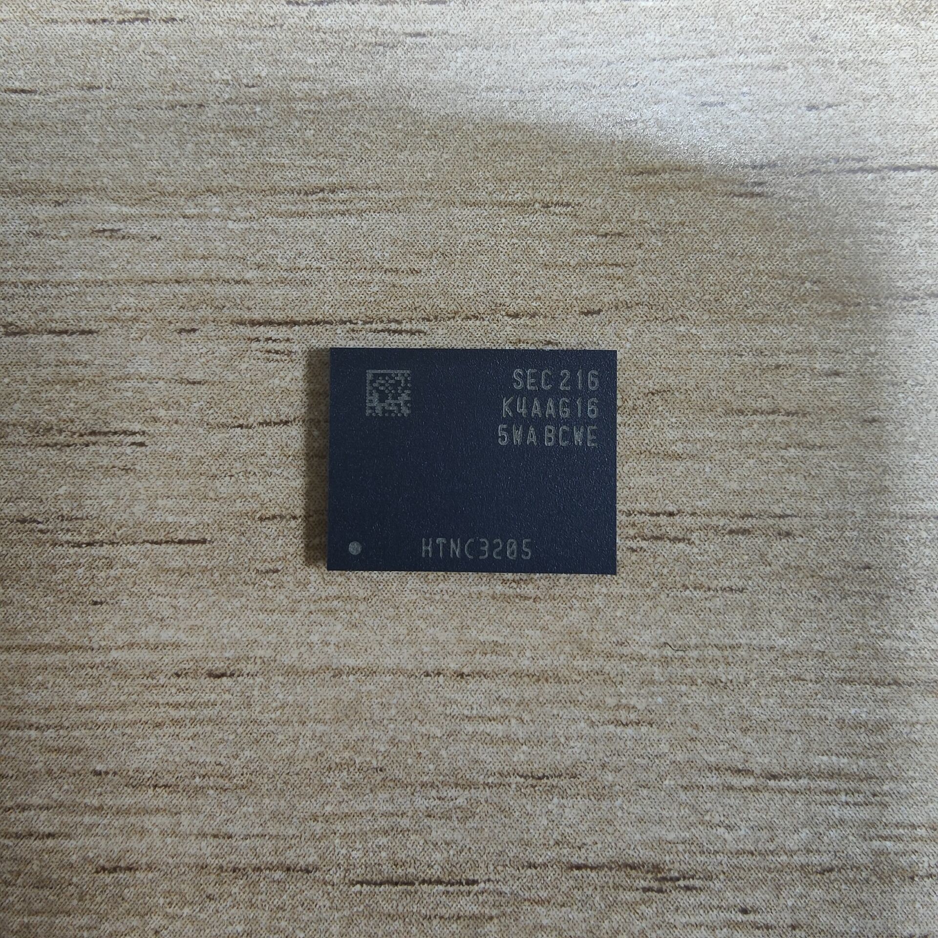 K4AAG165WA-BCWE DRAM Chip DDR4 SDRAM 16Gbit 1Gx16 1.2V 96 پین FBGA